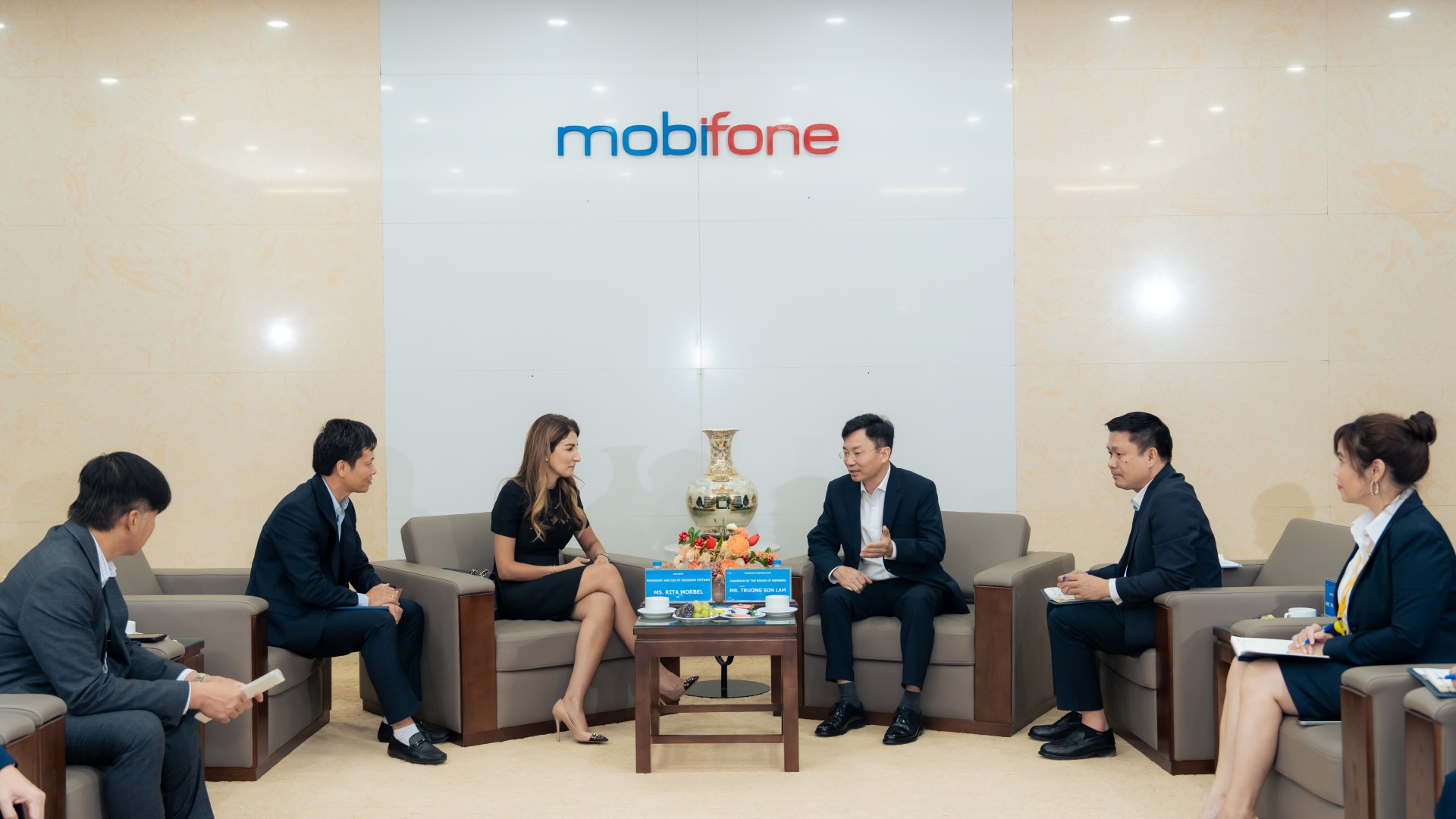 Chủ tịch HĐTV MobiFone gặp gỡ đại diện Ericsson: Mở rộng hợp tác, hướng ...